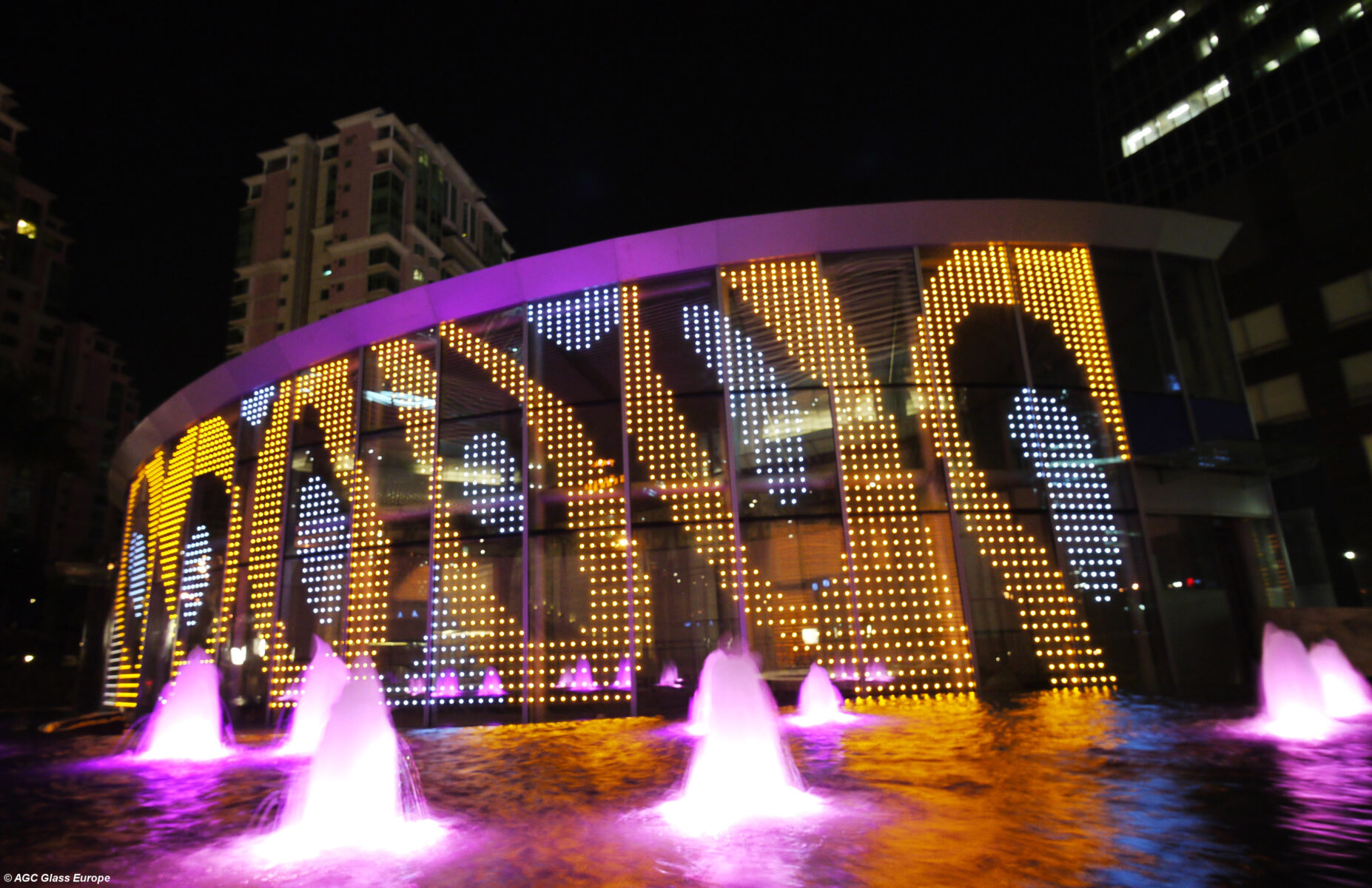 AGC Interpane - AGC Interpane: Viel Neues auf der "BAU"